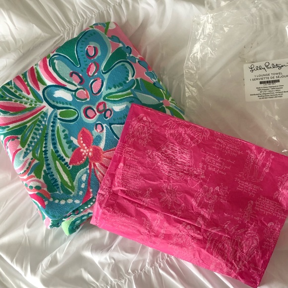 Lilly Pulitzer | Bath | Lilly Pulitzer Lounge Towel Pink Blue Green ...